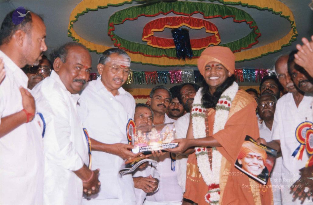 October 03 2004 - Addressing the Sengunthar Community gathering of ...